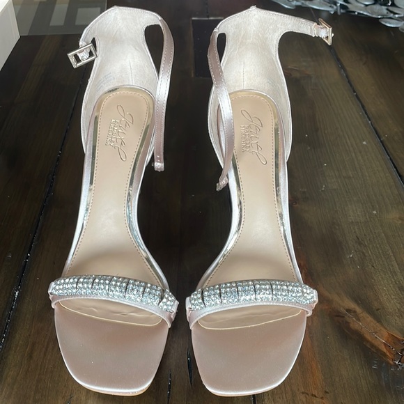 Badgley Mischka | Shoes | Baffles Mischa Heels 85 Size Ranya Jewel ...